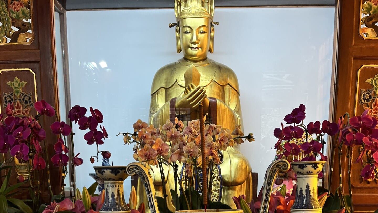 Храм Бога города в Старом городе Шанхая —старейший и популярный. Shanghai Temple Of the Town God