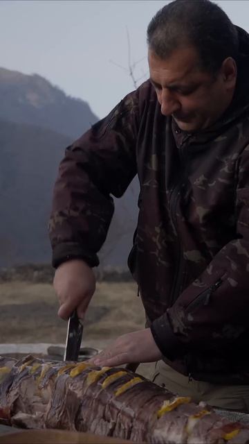 Поймайте и приготовьте свежую рыбу на костре! 🎣🔥
