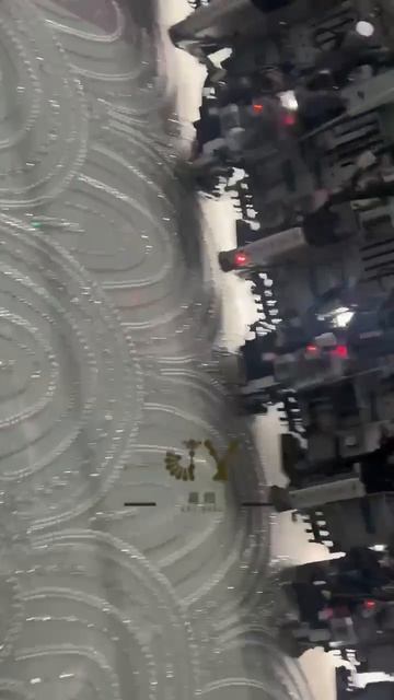 2113. Автоматизированная вышивальная машина, точно наносящая бисер и стразы