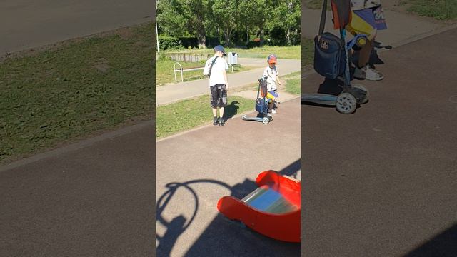 ПРОГУЛКА НА САМОКАТАХ