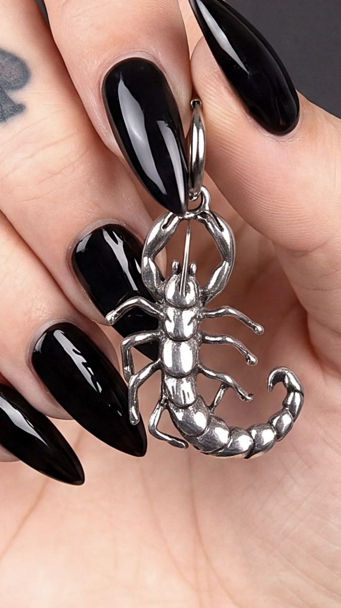 Массивные серьги с подвесками "Скорпион" от StarfallShop