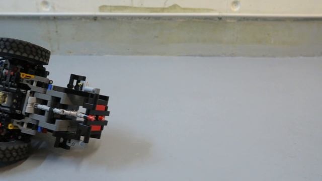 LEGO Technic 4 x 4 chassis (MOC) - new suspension and custom tires