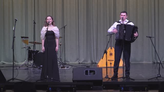 «Старый клён» (А. Пахмутова - М. Матусовский) Исп. Арина Силина и Иван Адыбаев. Новосибирск