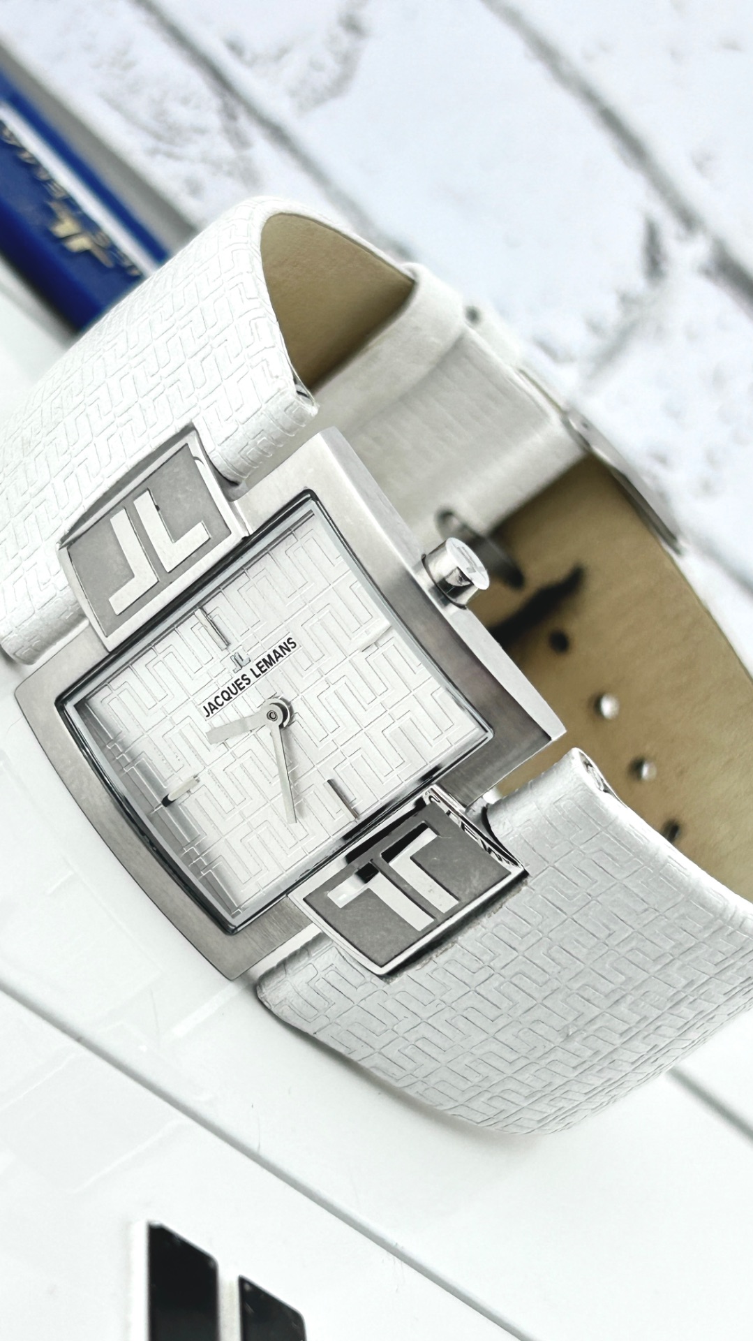 Женские часы Jacques lemans 1-1504C