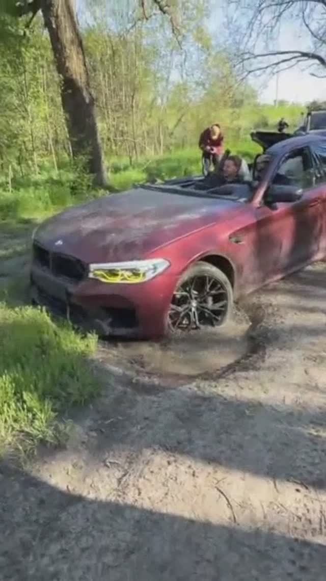 ЮРА ВОЛКОВ НА УАЗЕ ВЫТАЩИЛ BMW F90