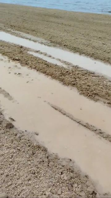 Новый песок в Анапе плохо пропускает воду