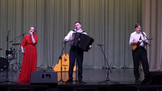«Только сердце знает» ( муз. И. Адыбаева, сл. М. Даркина). Исп. Анна Валуйская и Иван Адыбаев