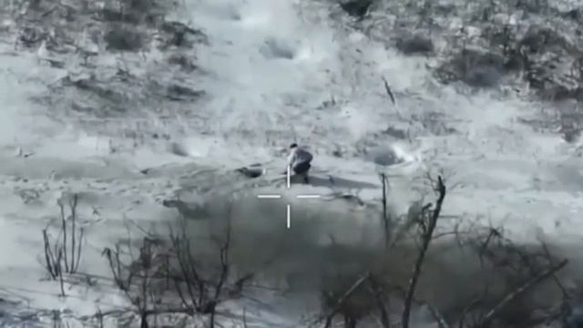 Российский боец увернулся от FPV-дрона и плюнул на него