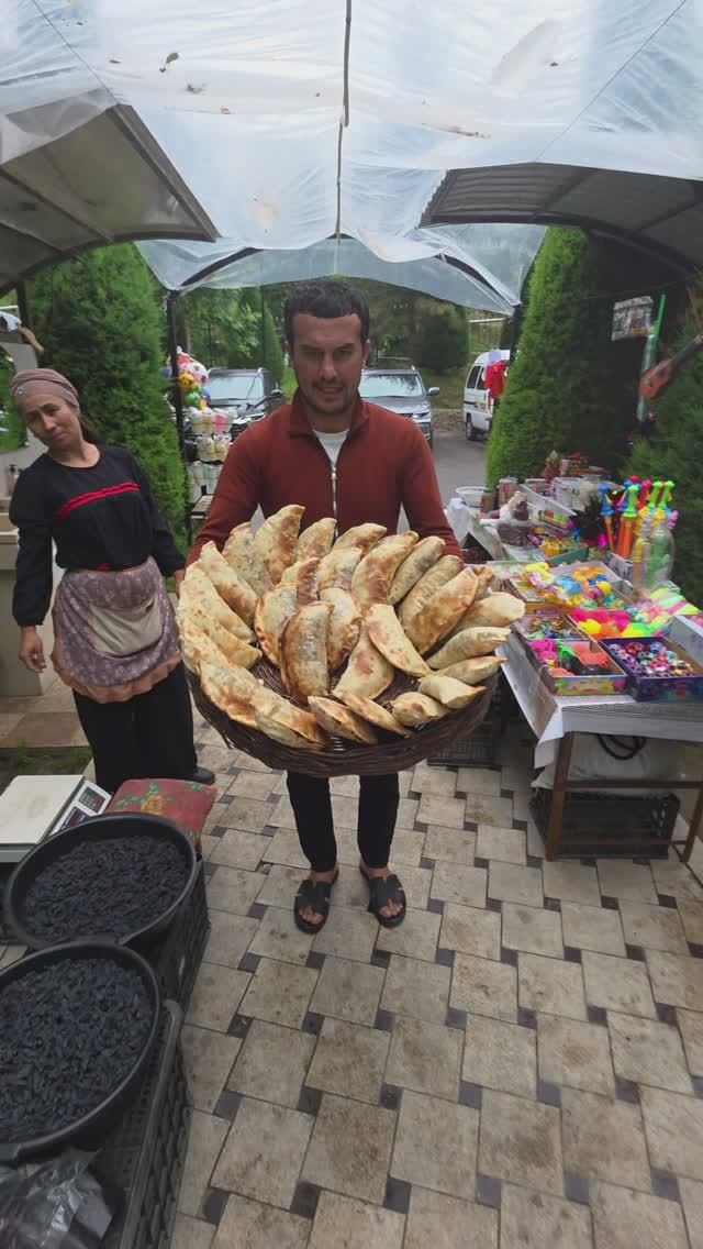 Кук самса с травой мадора, готовят в тандыре только весной, Сукок, недалеко от Ташкента