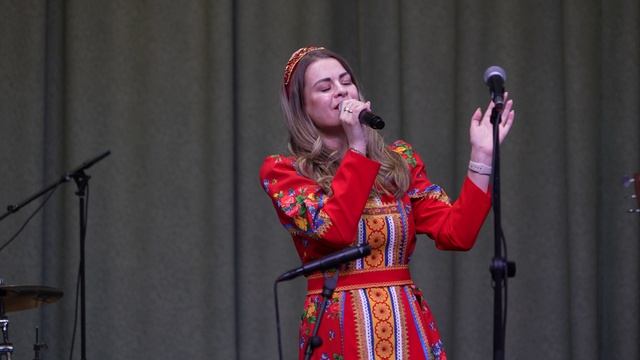 «Малиновка» (Э. Ханка, А. Поперечного) исполняет ансамбль «Весна» Новосибирск