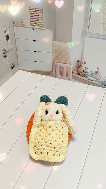 Зайка со своим домиком.🐰🌺🌺🌺