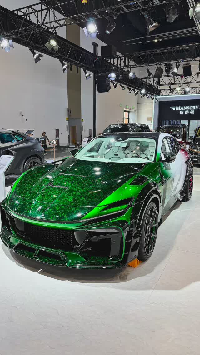Mansory Pugnator Tricolore 🇮🇹 — экстремальная версия Ferrari Purosangue от немцев из Mansory.