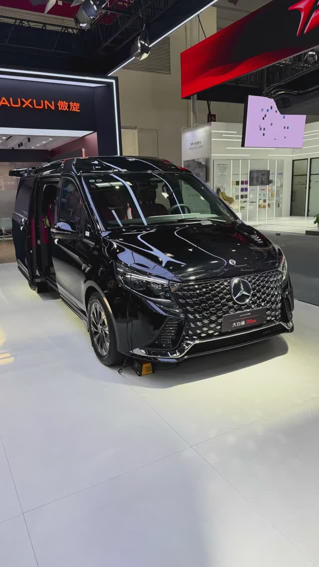 Mercedes-Benz V-Class превратили в бизнес-джет на колёсах