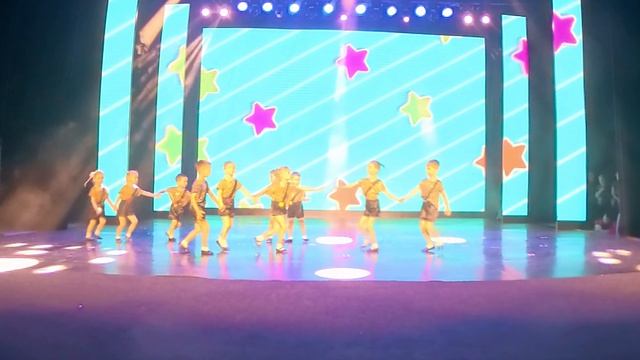 Выступление Евы (дк «Салют»)