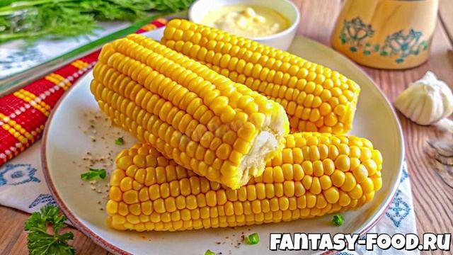 Вареная кукуруза в початках с солью и маслом