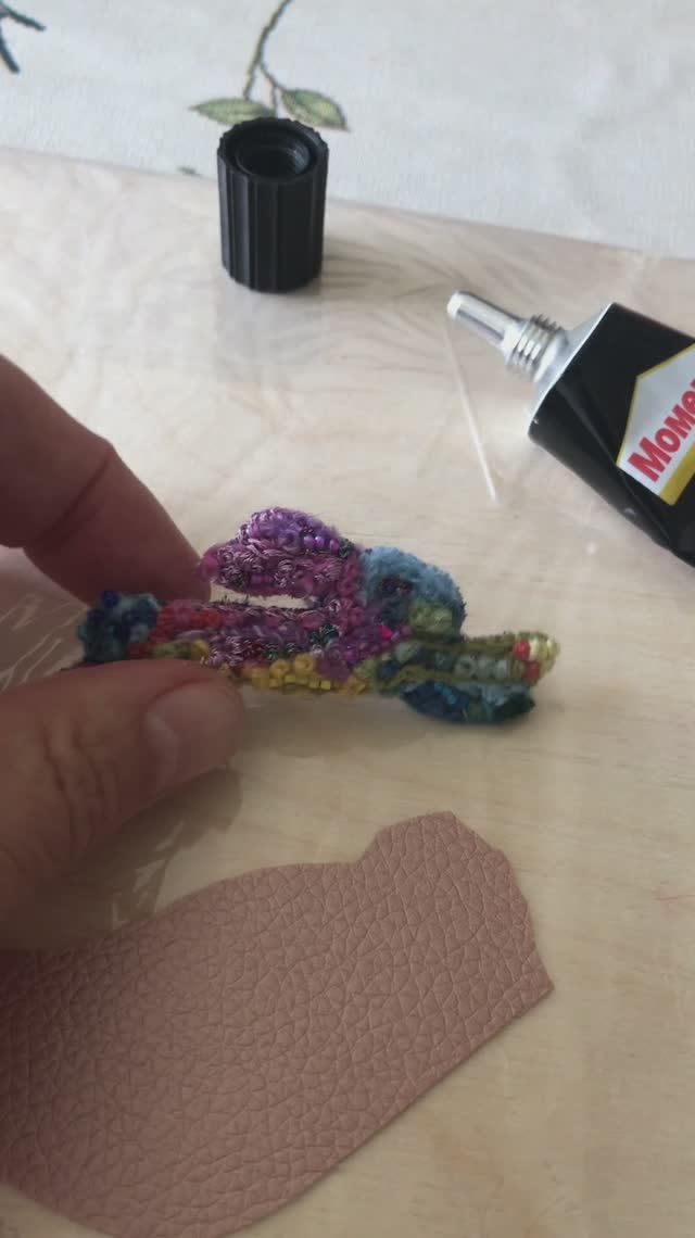 Как я вышила брошь Шуйский заяц на ткани с рисунком ❤️