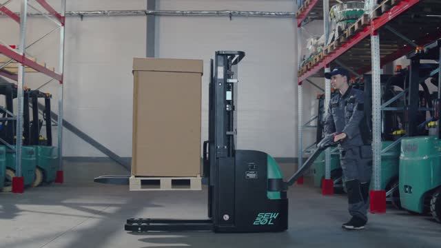 LIMGARD SEW20L — электроштабелер 2000 кг с литий-ионным аккумулятором | Обзор