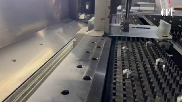 Изготовление детали "Деталь холодильного шкафа" на панелегибе LHA-1400P3+DA