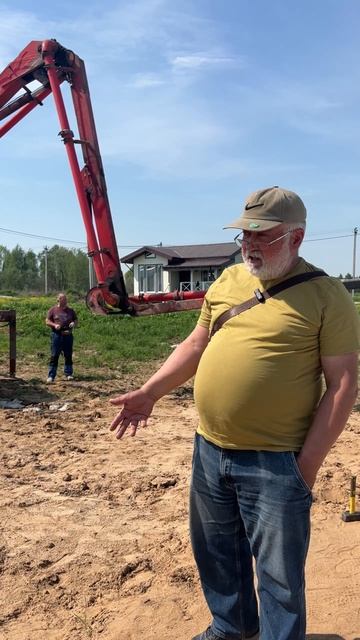 Выждали паузу ,подсохло - заливаем фундамент пока техника проезжает #стройка #каркасник #весна #дом