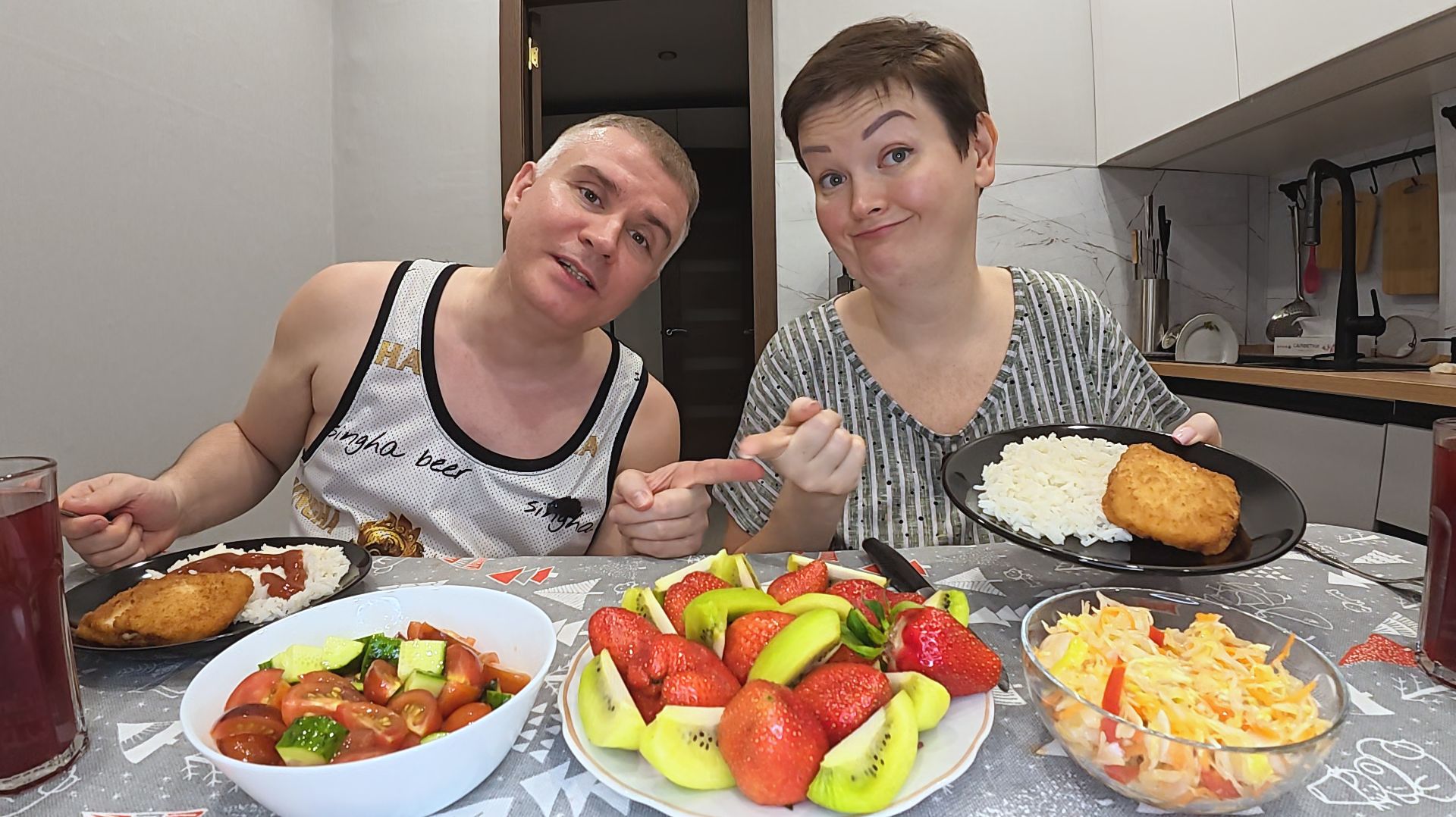 Мукбанг ВСЁ будем сидеть ДОМА, отдых сейчас для БОГАТЫХ! Куда поехать ЛЕТОМ? Семейный ужин в России