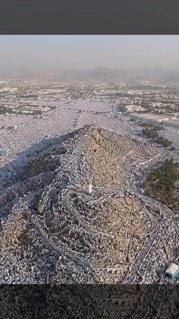 Величественное зрелище… Гора Арафат облачилась в своё белое одеяние 🤍