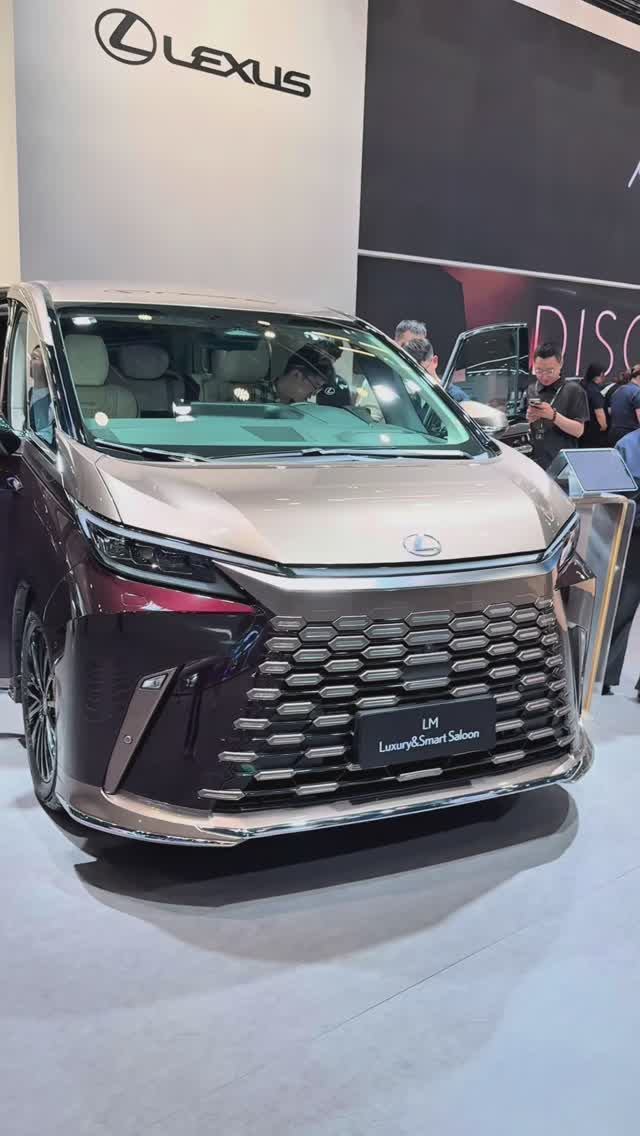 Японский Maybach среди минивэнов — Lexus LM500h