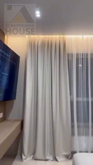 Комплект бежевых штор с потолочным карнизом г. Пермь