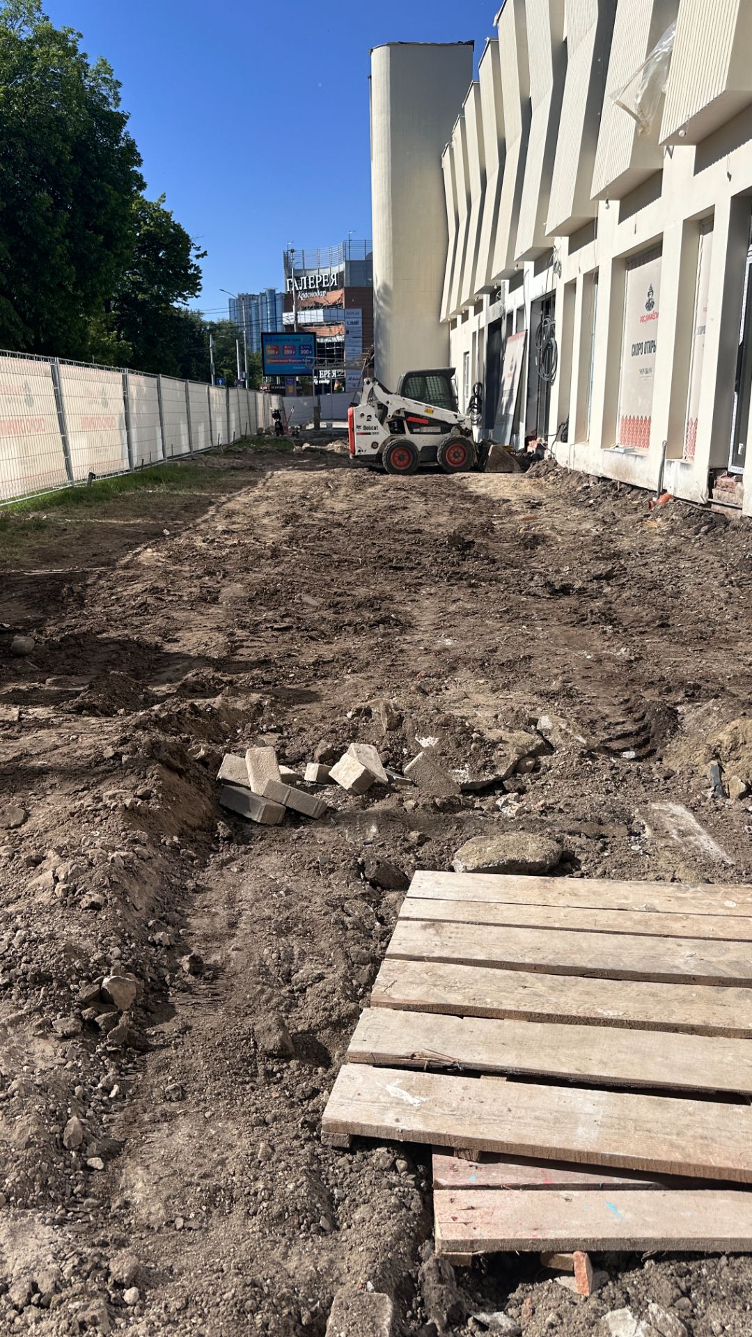 До и После нашего благоустройства входной группы ресторана Pro Хинкали. Краснодар