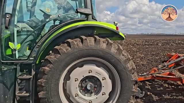 Трактор RS1604 с дисковой бороной 2,4*4