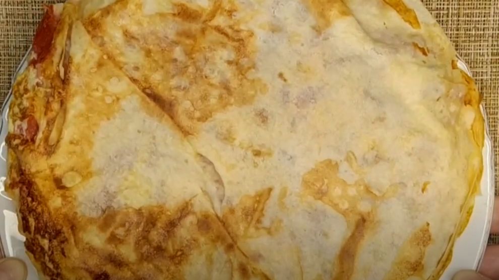 Беру 1 тонкий лаваш, 2 яйца и готовлю вкусный завтрак на сковороде. Завтрак за несколько минут