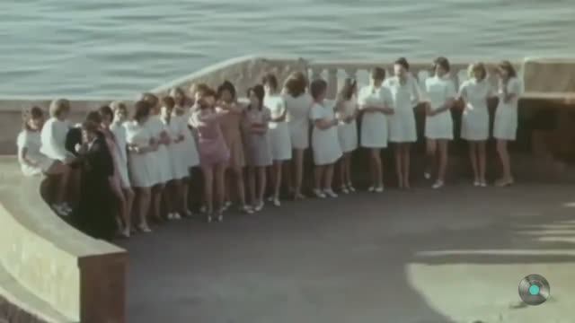 "Десятый класс". Музыка - В.Чернышев, слова - М.Матусовский. 1970 г.
