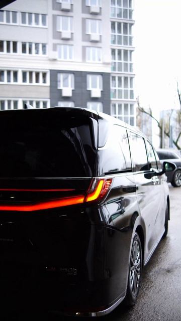 Продан: Lexus LM350h