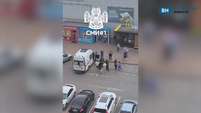 В Воронеже пироман устроил поджог авто и забаррикадировался в скорой
