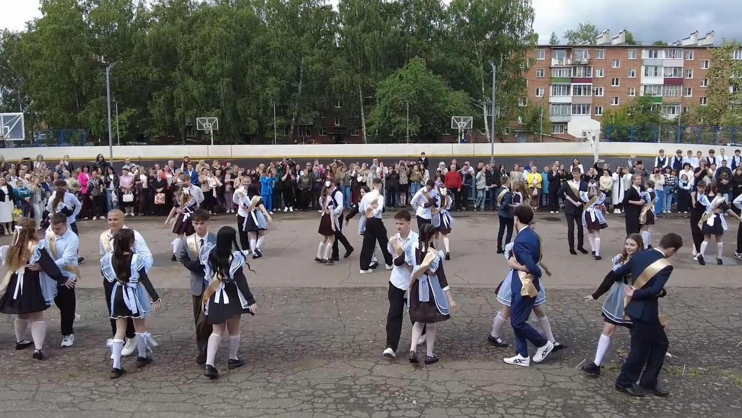 Последний звонок прозвенел и для выпускников школы №3 с углублённым изучением отдельных предметов