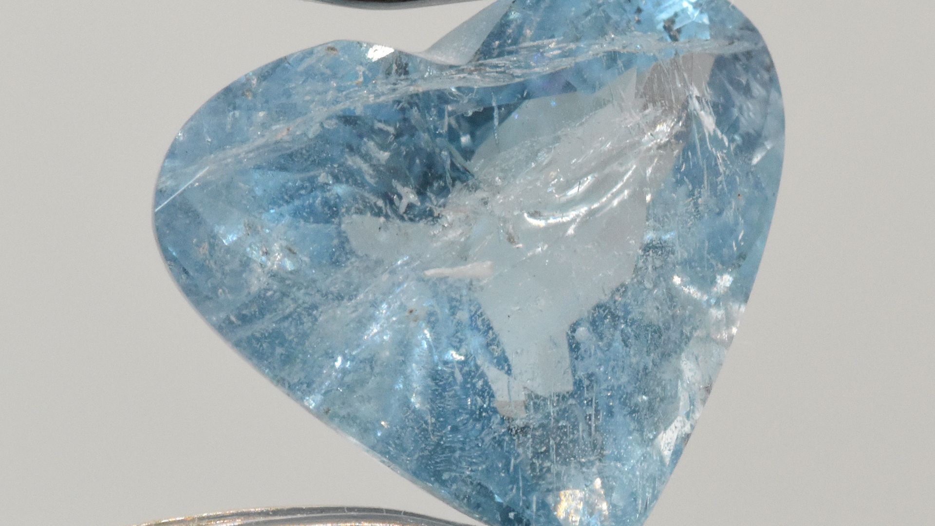 Аквамарин 3.52ct. сердце (Мозамбик)