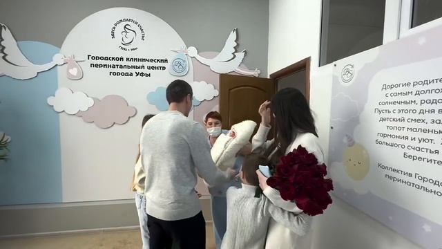 выписка из роддома. фото и видео от одного оператора