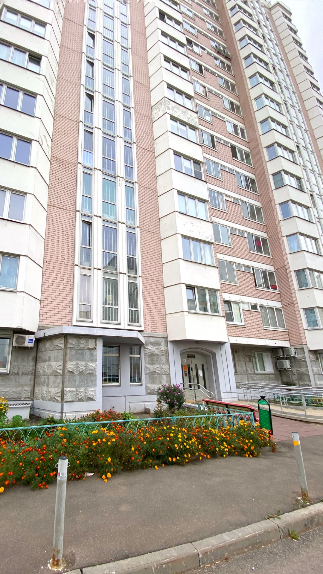 м Скобелевская, Изюмская 53 к 3, 2-ая квартира, продажа