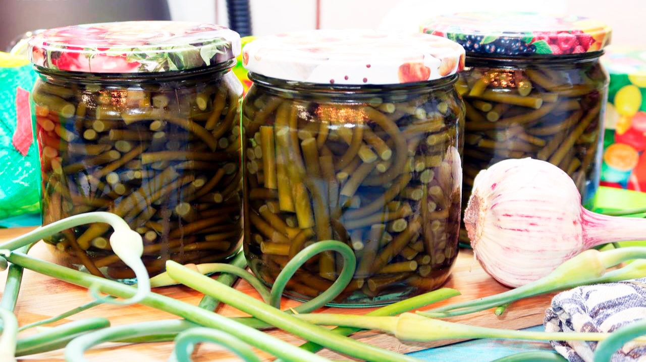 Маринованные стрелки чеснока на зиму