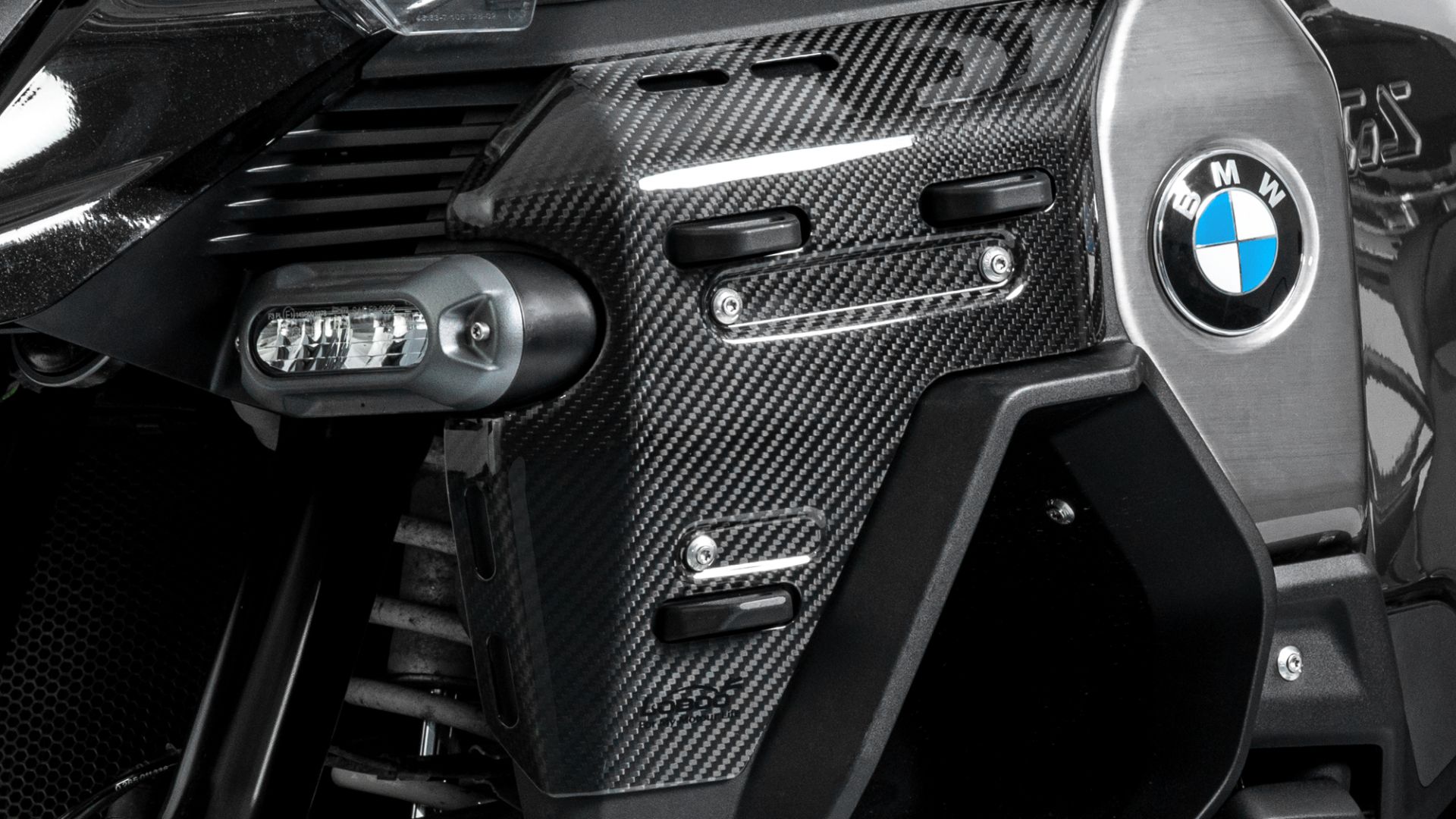 LOBOO CRC151-G Комплект глянцевых карбоновых накладок радиатора BMW R1300GS ADV