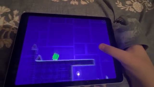 Shark Puppet plays Geometry Dash