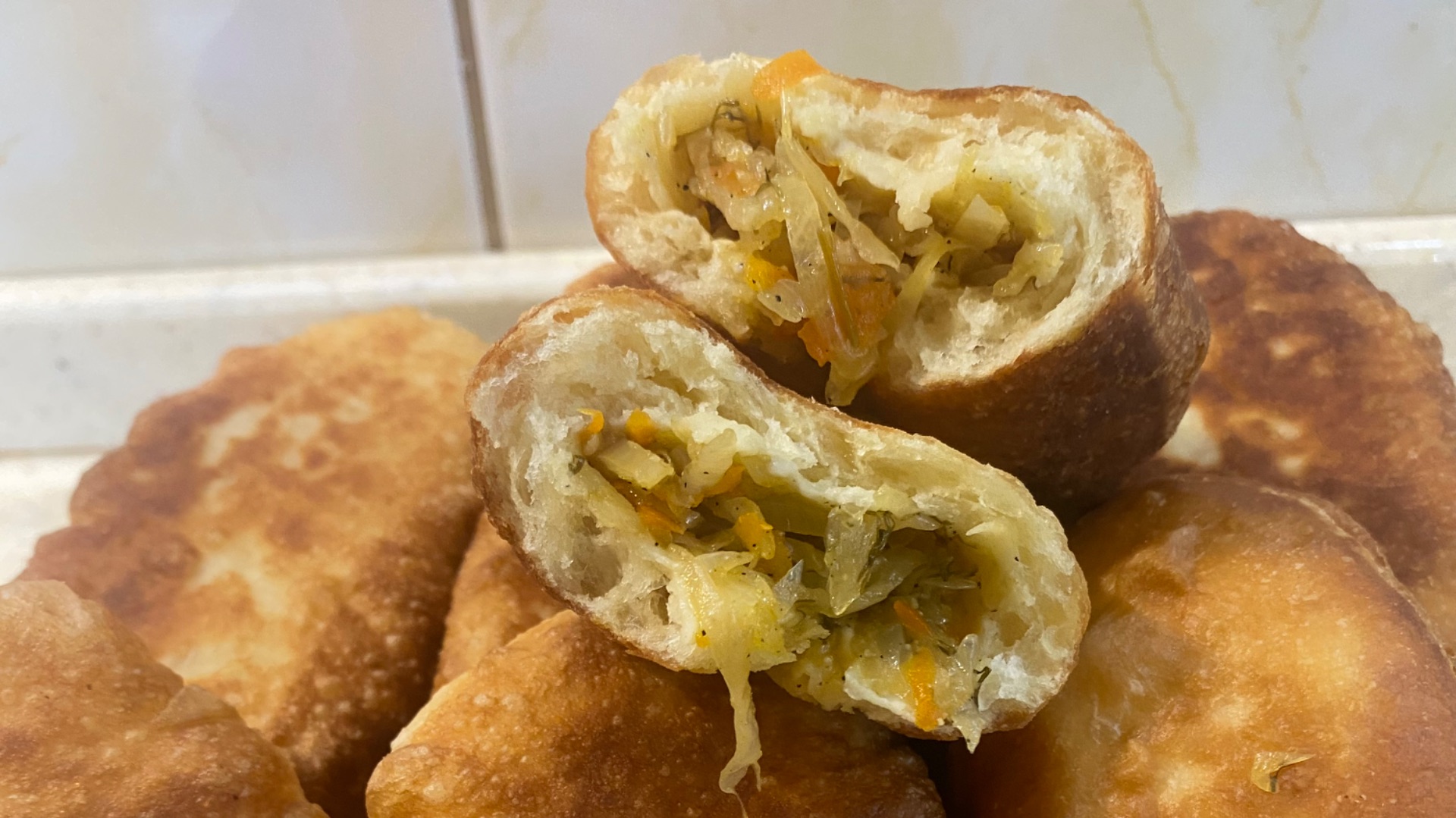 Жареные пирожки с капустой