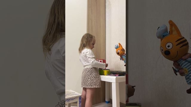 Три кота пришли на ужин к Веронике