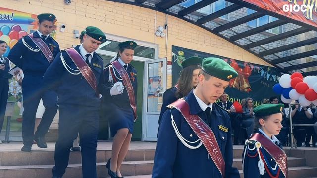Последний звонок — выход выпускников 9-го класса