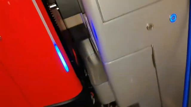 Как робот Kokobots S95 Mini сам заряжается, заливает воду и сливает грязную 🤖💧