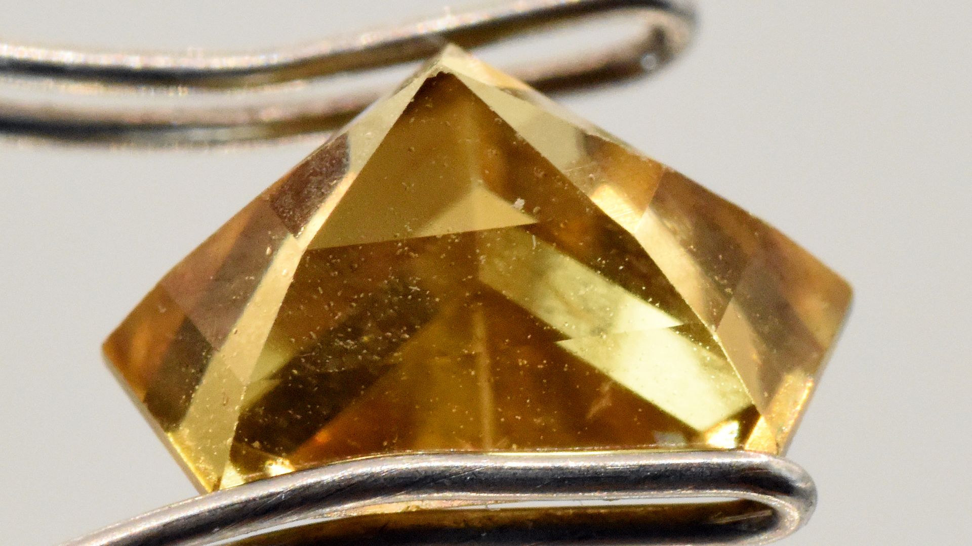 Циркон желтый 2.91ct. (Танзания)