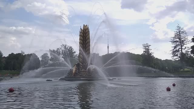 Фонтан «Золотой колос» на ВДНХ