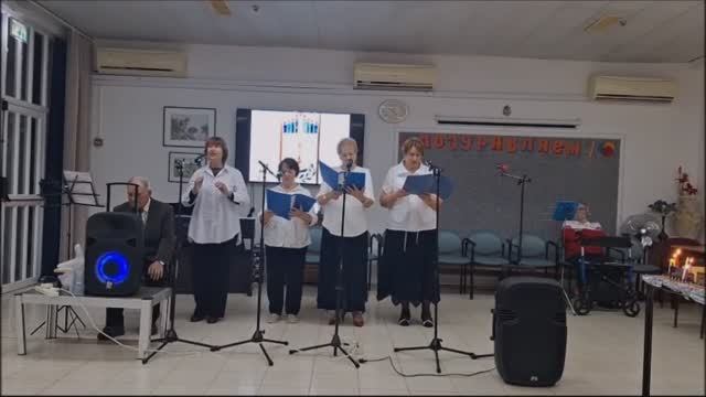 Ханука  в хостеле Радак.. Поёт ансамбль "Хайфачаночка". 14.12.2025.