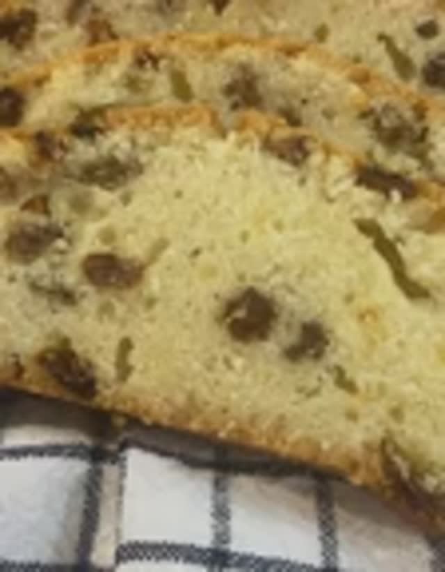 Кекс с изюмом в духовке