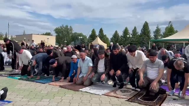В Нижнекамске верующие собрались на праздничный намаз в честь Курбан-байрама