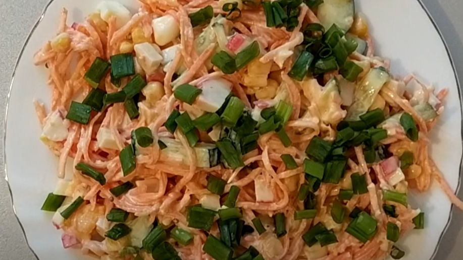 Очень вкусный салат с корейской морковью и кукурузой